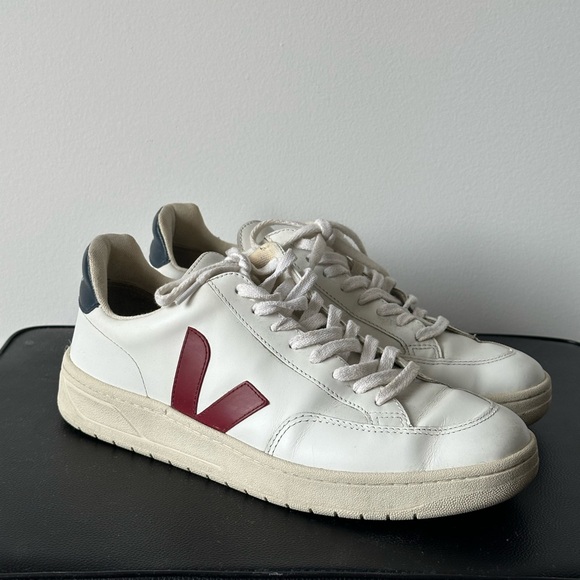 Veja | Shoes | Vejas V2 Leather Lowtop Sneaker | Poshmark